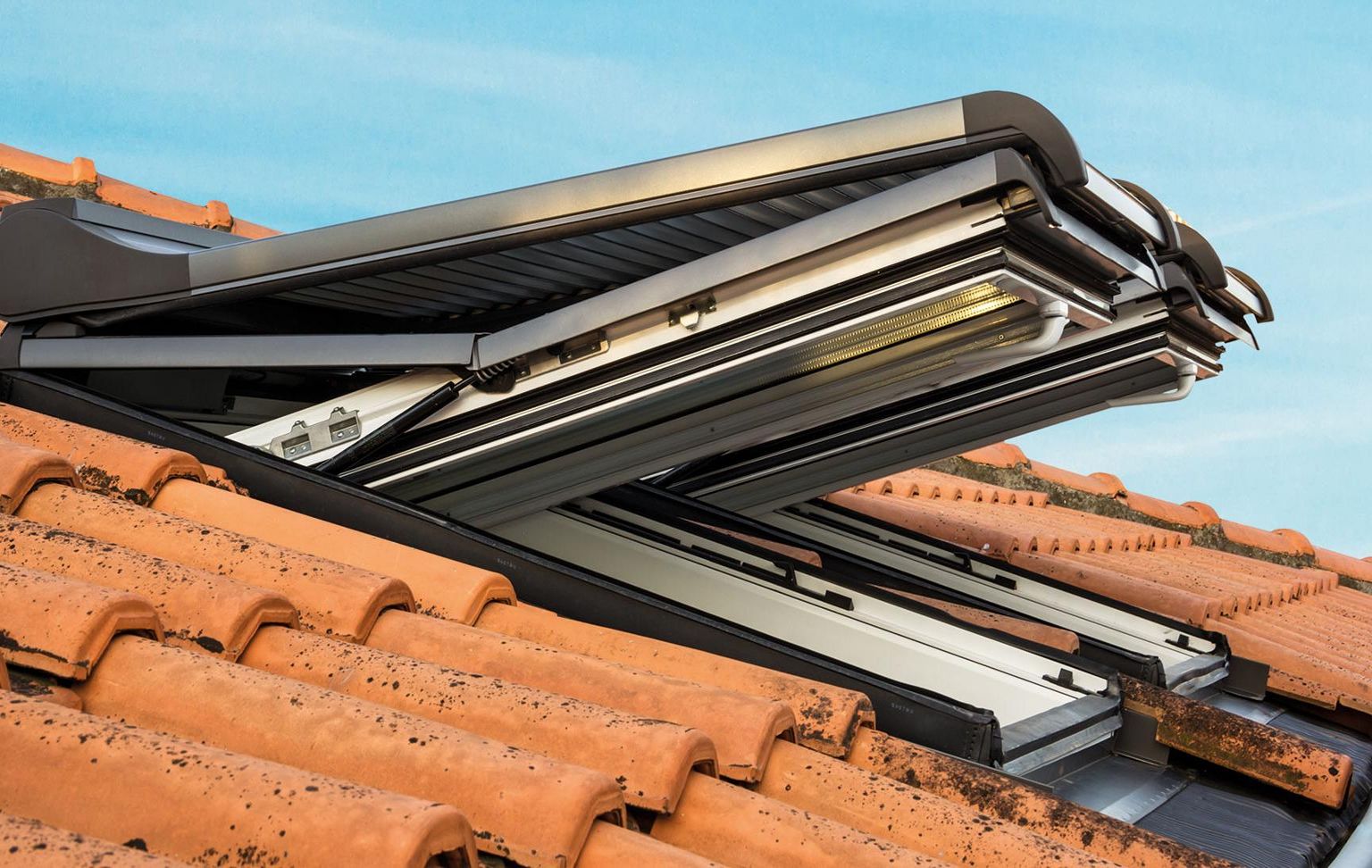 External roller shutter | Roto roof window