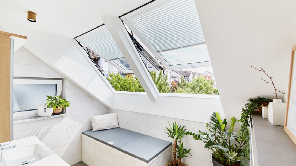 The roof window for professionals | Roto roof window