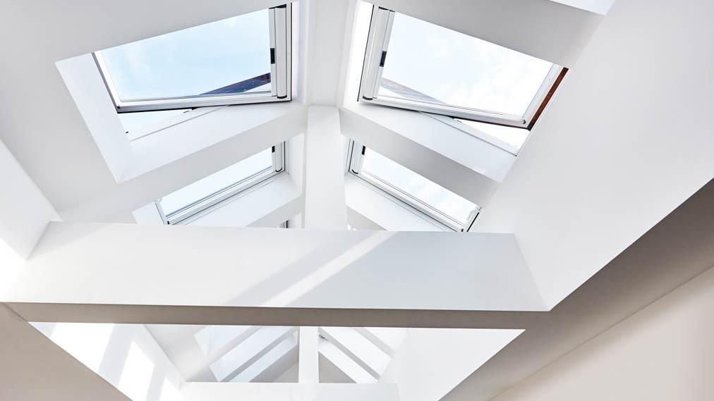 Centre pivot roof window | Roto roof window