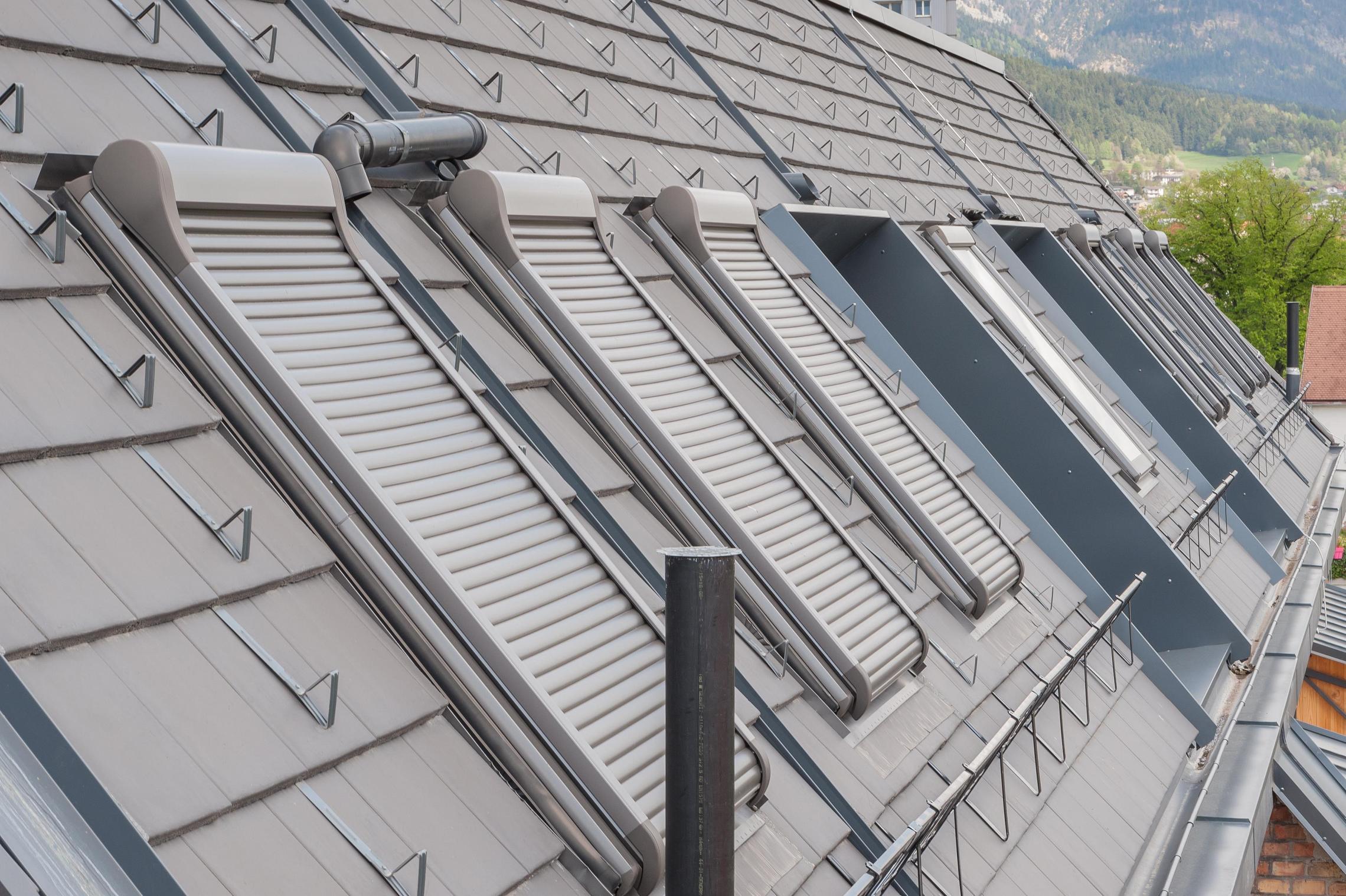 External roller shutter | Roto roof window